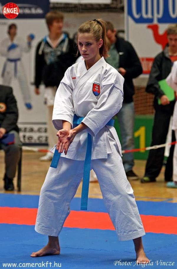 Ema Brázdová « Photo gallery « Karate Records - Karate results and charts